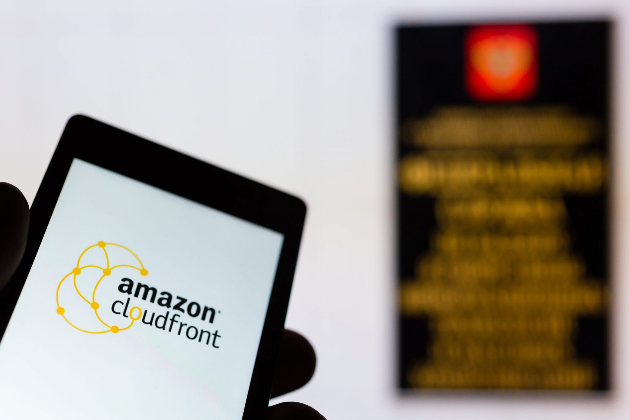 Amazon CloudFront: guía completa con características, beneficios y pros y contras - TNGD